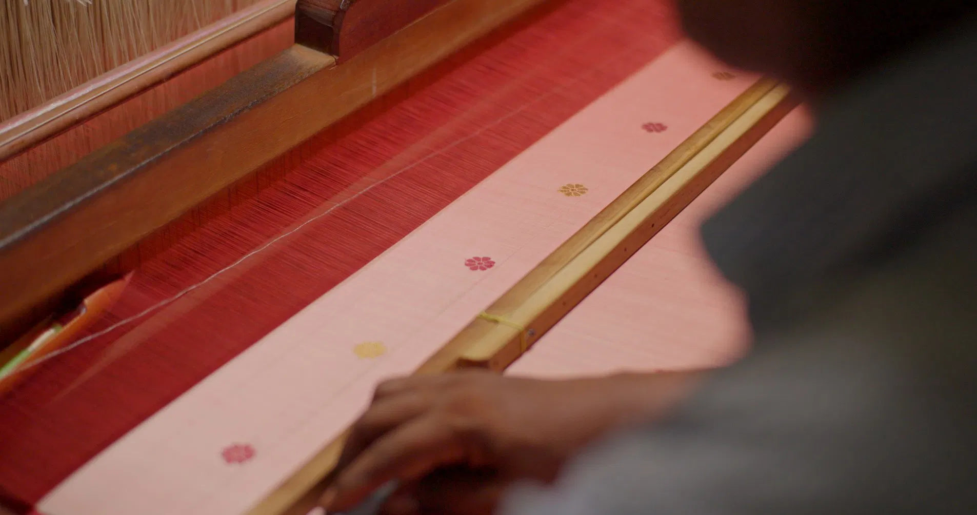 How do you identify a handloom saree? – RmKV Silks Private Ltd