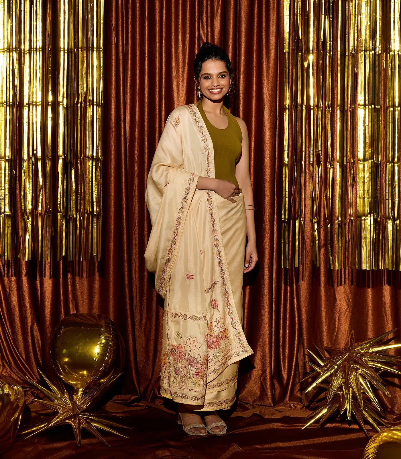 Cream Woven Blended Georgette Saree With Embroidered Floral Motifs ...